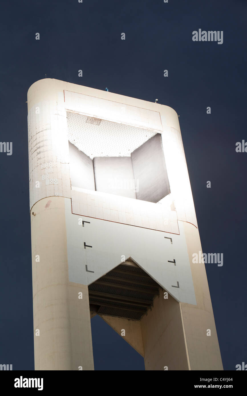 The PS10 solar thermal tower, the only such working solar tower ...