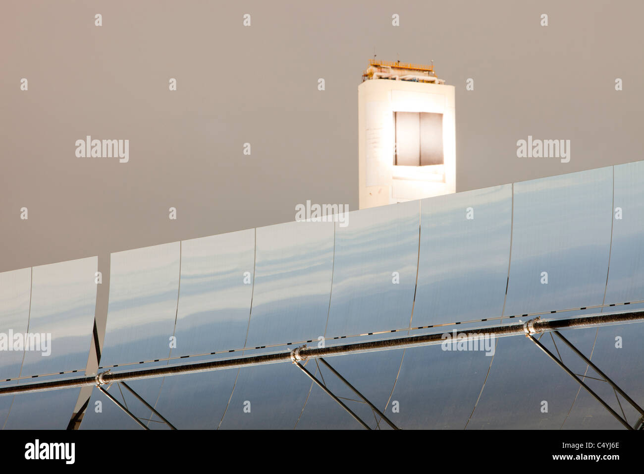 The PS10 solar thermal tower, the only such working solar tower ...