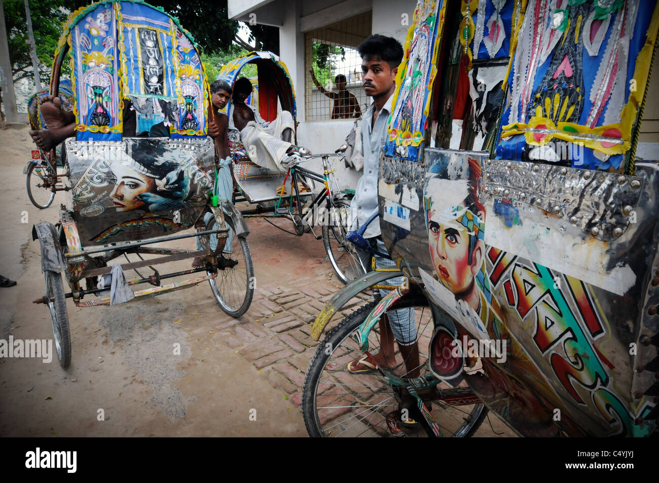 Cycle rickshaw bangladesh hi-res stock photography and images - Alamy