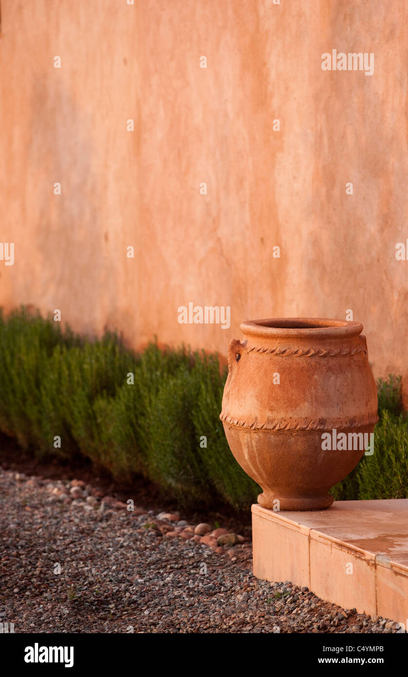 Clay pot hi-res stock photography and images - Alamy