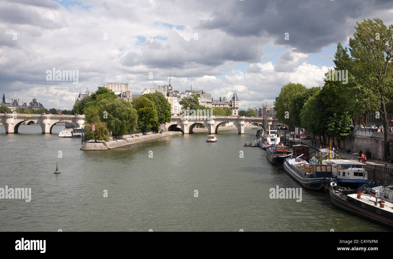 Paris - riverside and bridges near Cité Stock Photo - Alamy