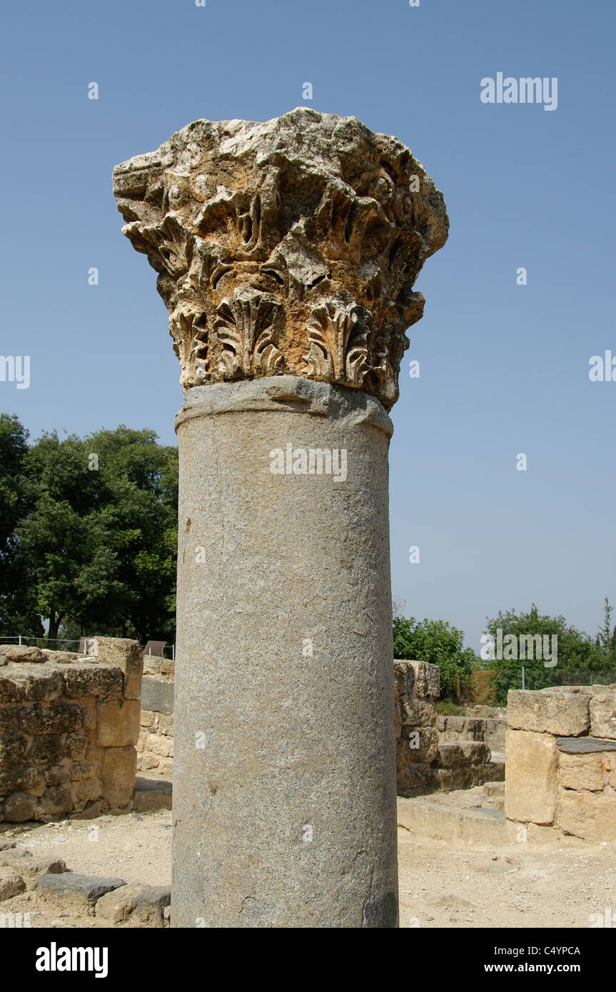 Old greek column Stock Photo - Alamy