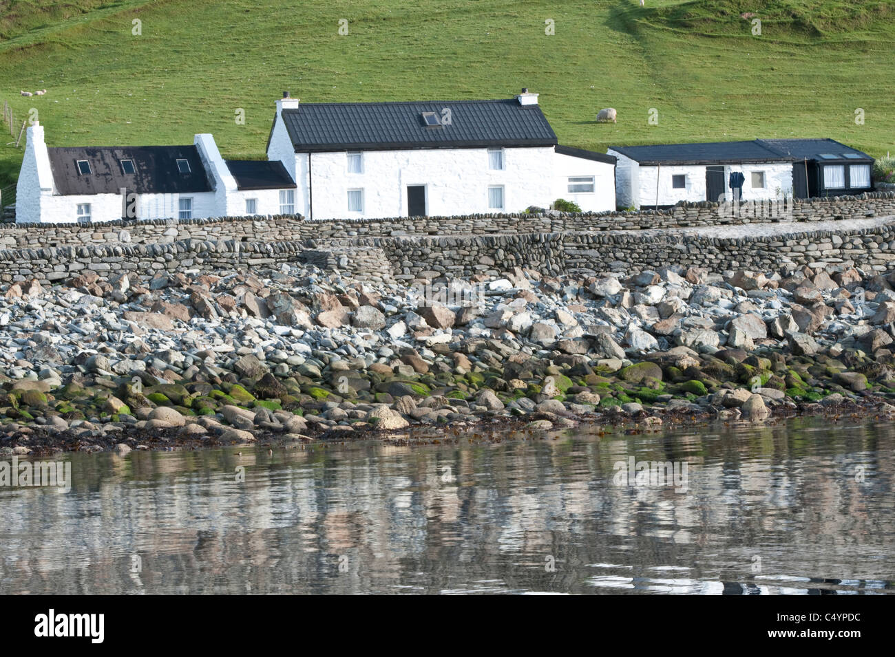 White cottages at the rocky coast of Norwick Unst Shetland Subarctic ...