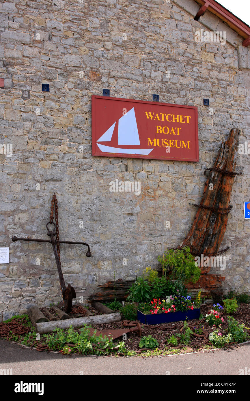 English relic boat hi-res stock photography and images - Alamy