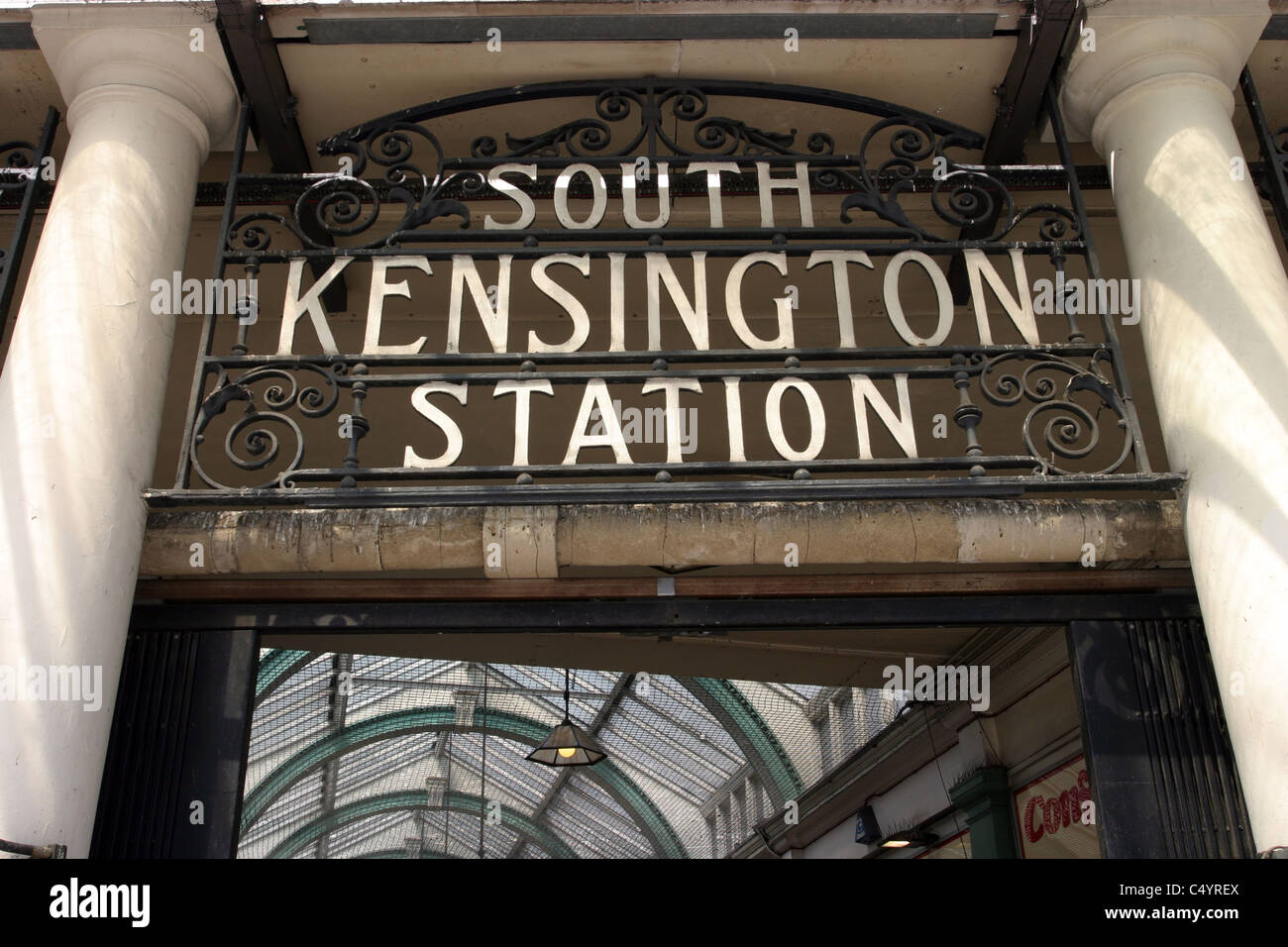 Tube station sign hi-res stock photography and images - Alamy