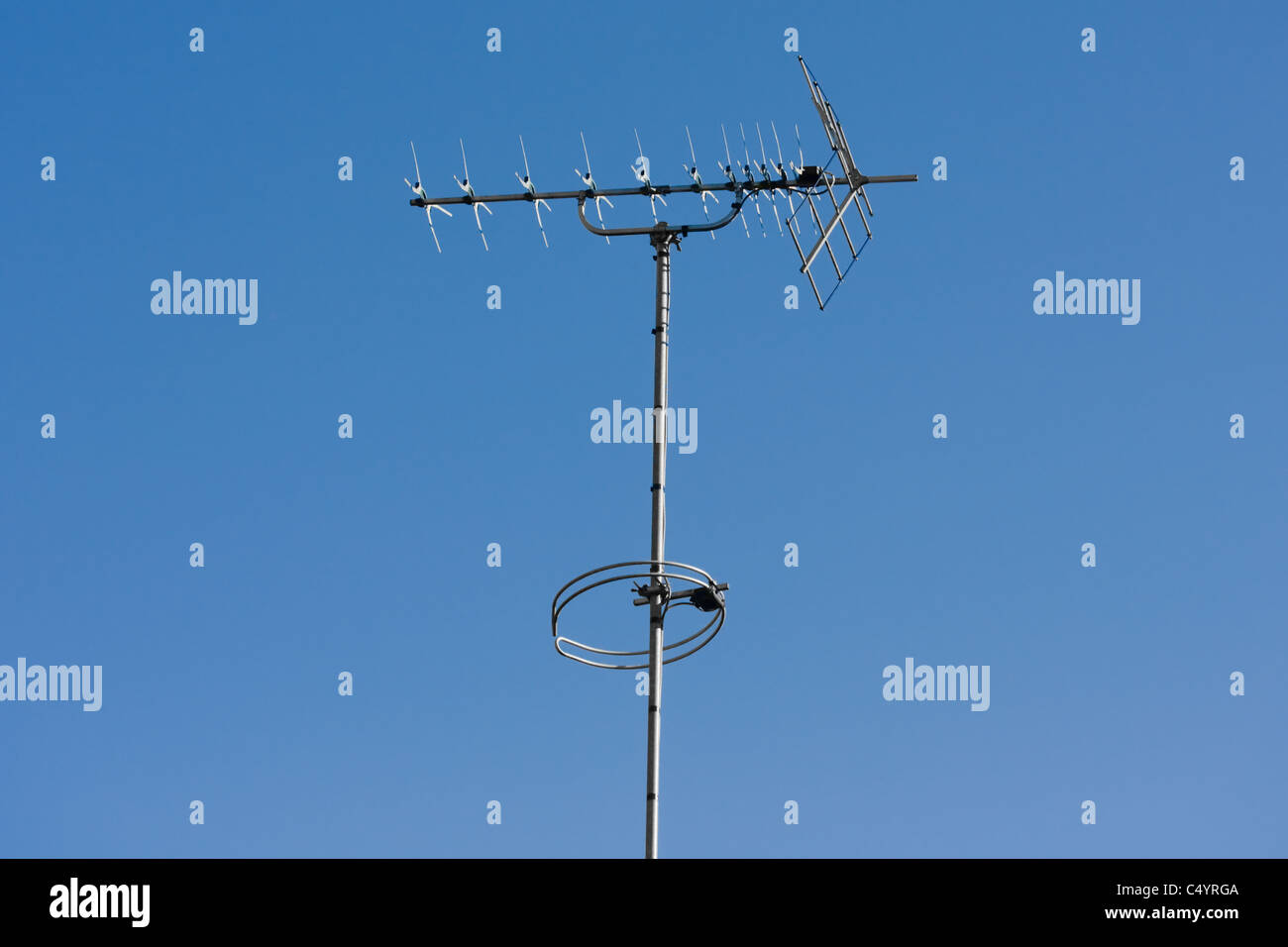 Blue sky antenna hi-res stock photography and images - Alamy