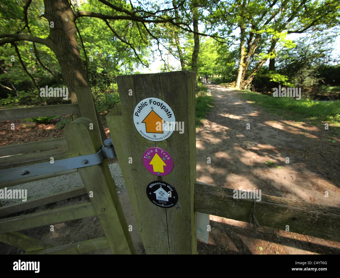 footpath - the millenium way / heart of england way warwickshire ...
