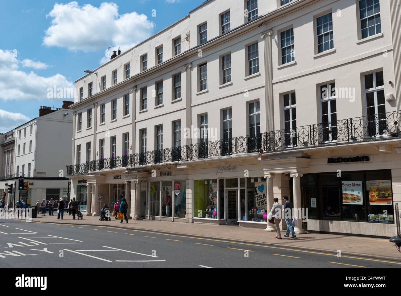 Shopping street in the Regency town of Leamington Spa in Warwickshire ...