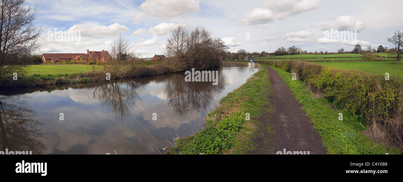 the worcester and birmingham canal stoke prior worcestershire Stock ...