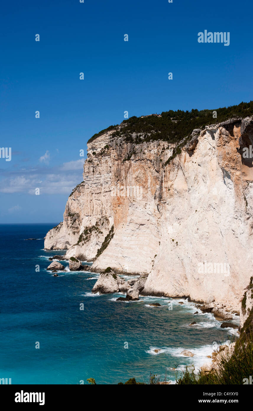 Tall cliffs hi-res stock photography and images - Alamy