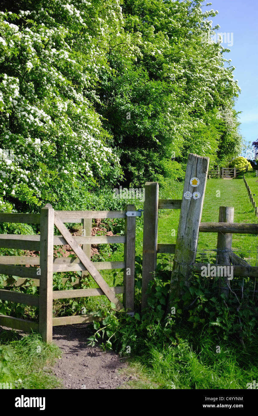 A gate on a footpath Stock Photo - Alamy
