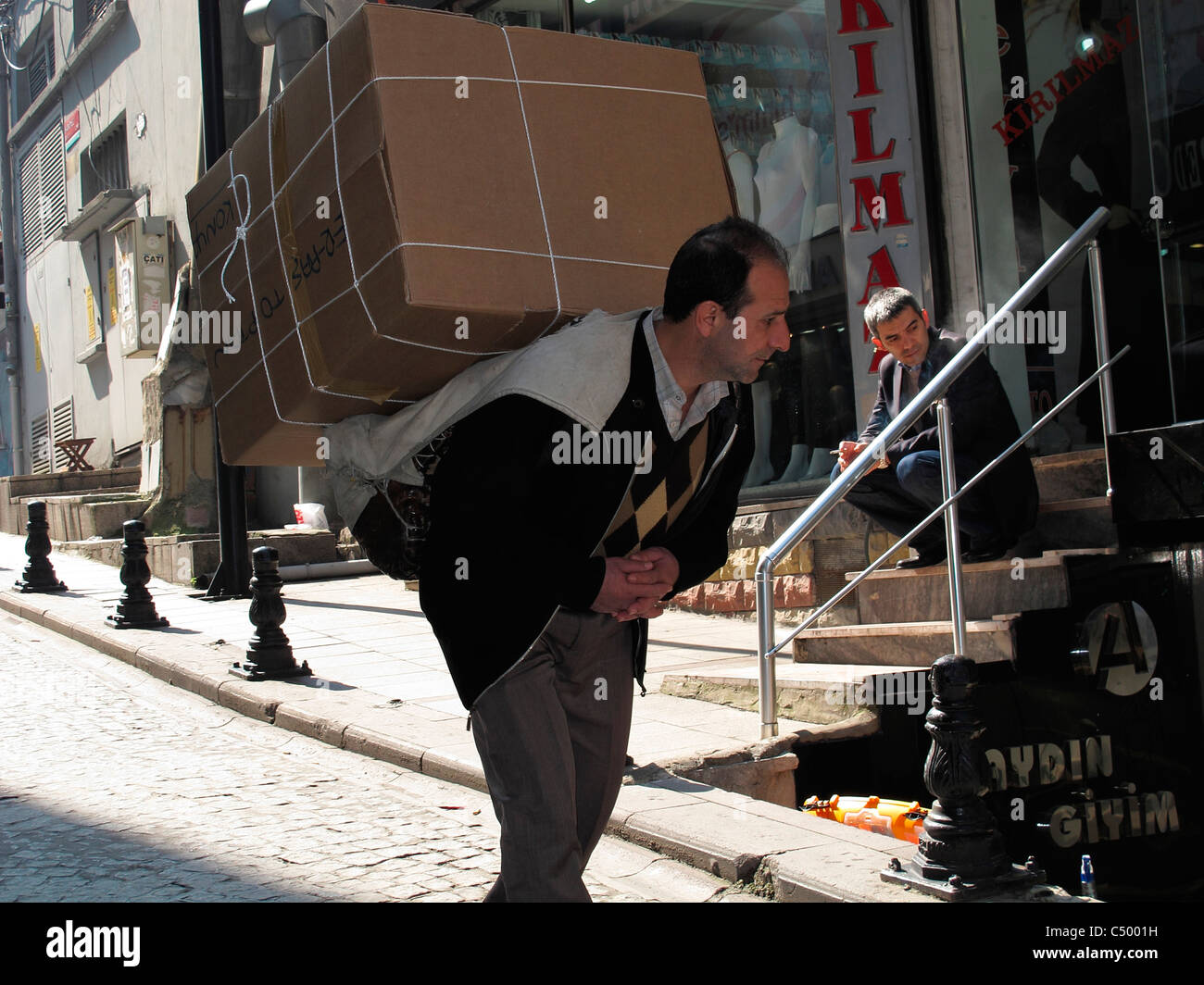 Baggage porter hi-res stock photography and images - Alamy