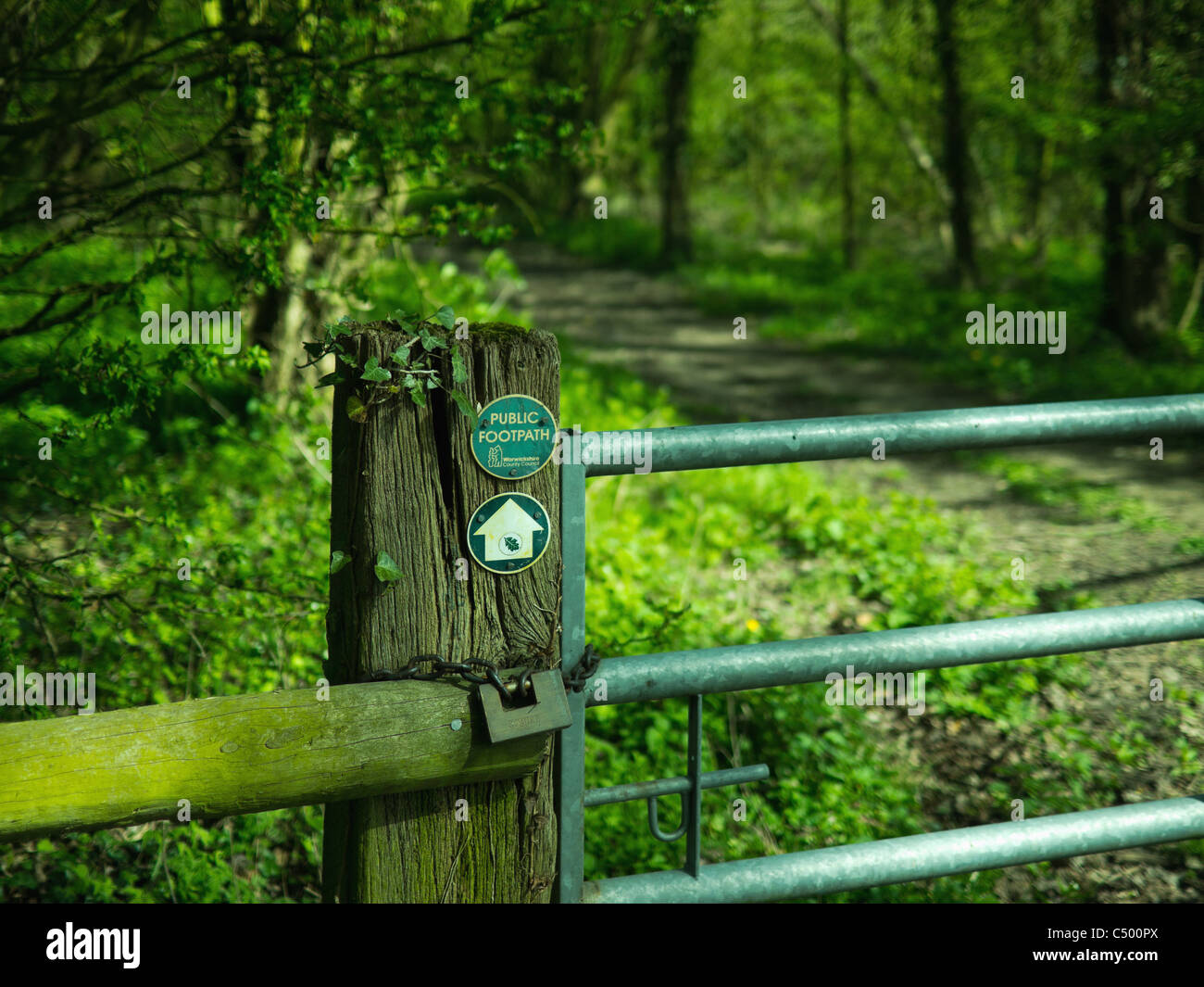 A gate on a footpath Stock Photo - Alamy