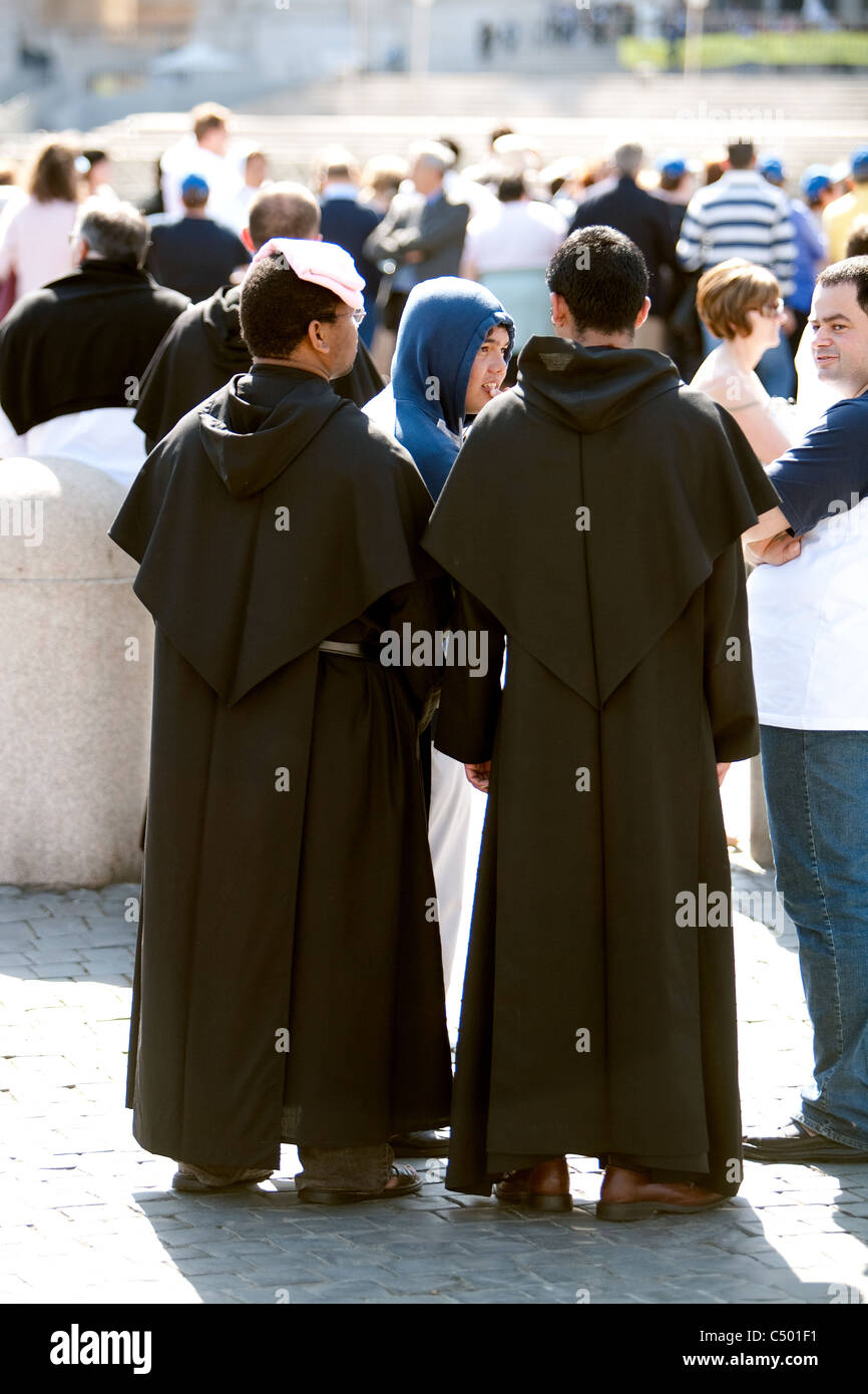 Catholic priests visiting the Vatican Rome St Peters Square Stock Photo ...