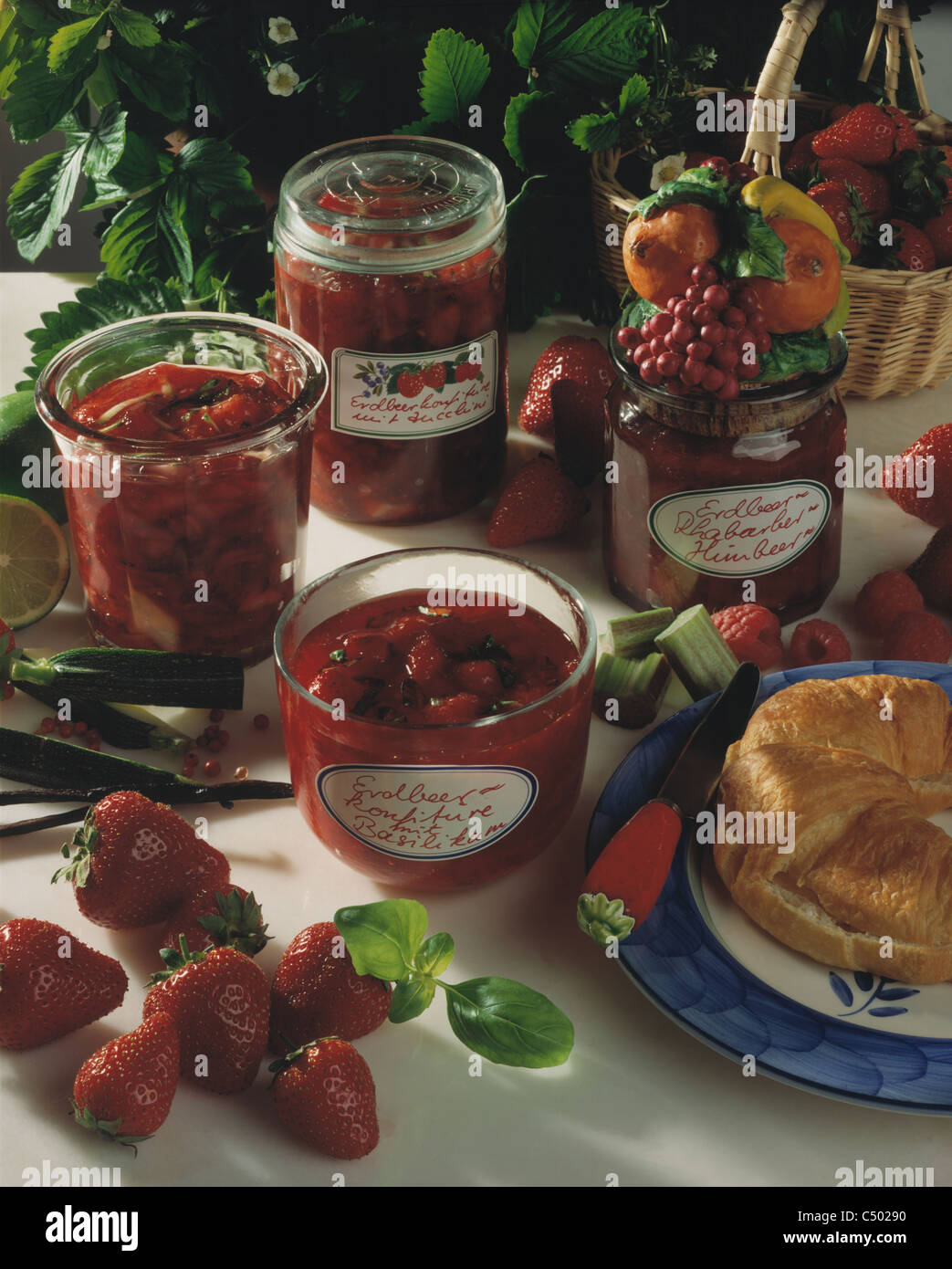 Tableau: Strawberry - yam Stock Photo - Alamy