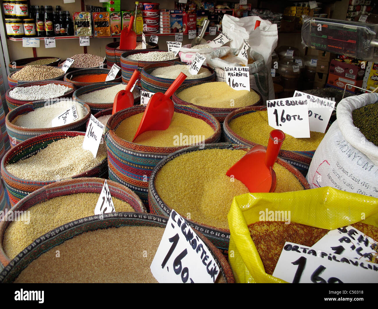 Turkey Istanbul grocery shop Stock Photo - Alamy