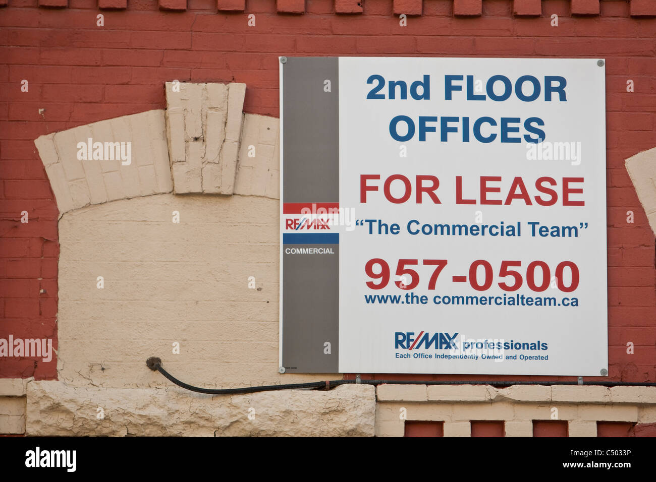 A "for lease" sign is pictured on a office building in Winnipeg ...