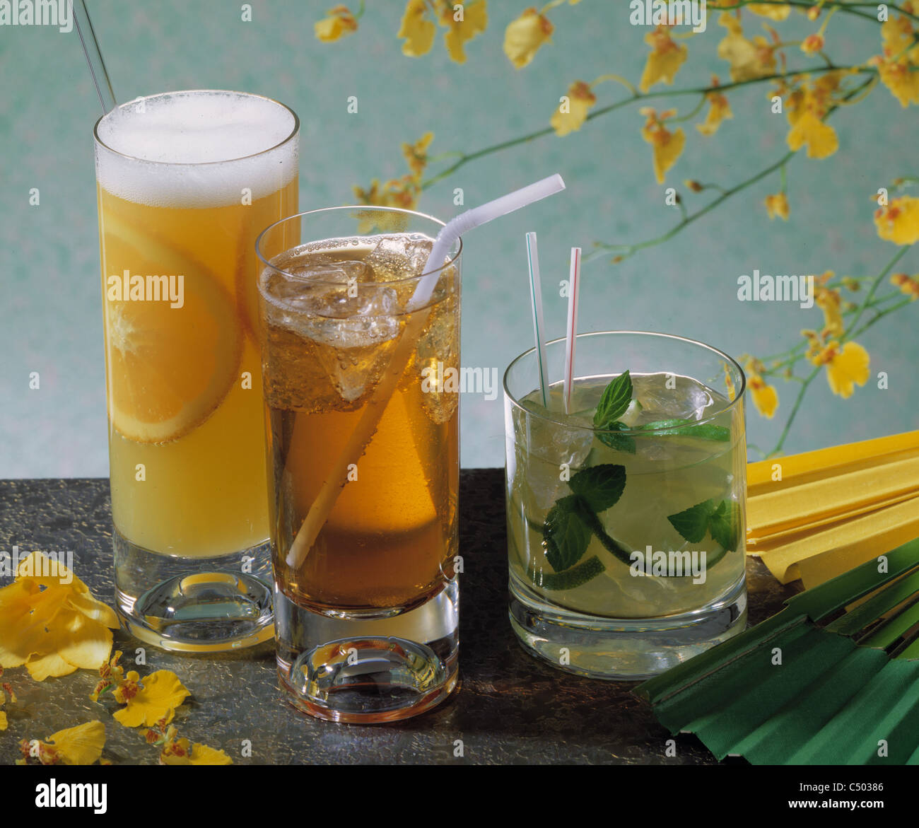 Spring cocktails hi-res stock photography and images - Alamy