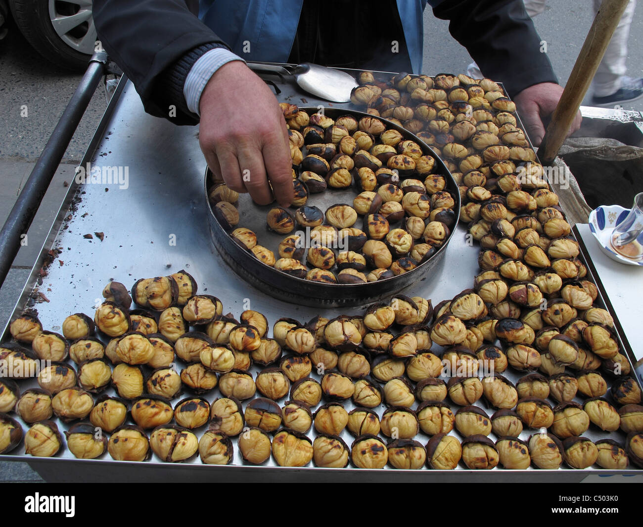 Chestnut vendor hi-res stock photography and images - Alamy