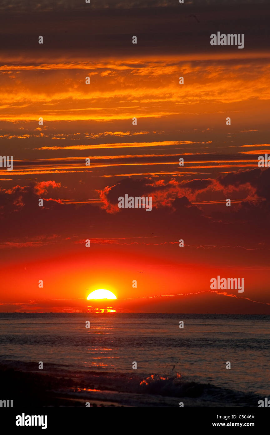 Sunsets on norfolk coast hi-res stock photography and images - Alamy