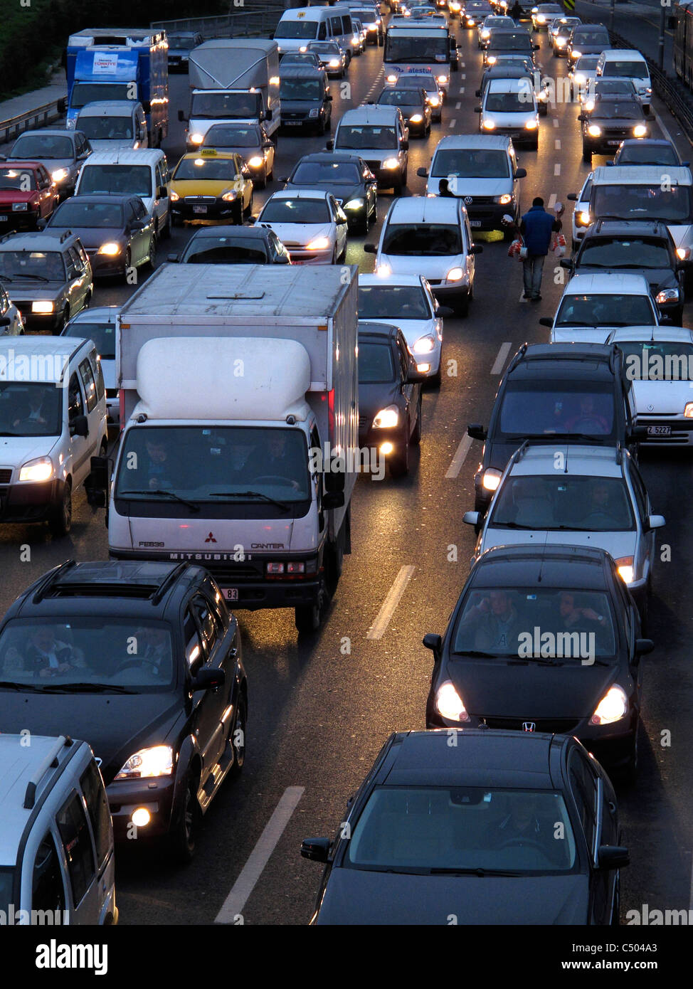 Turkey Istanbul rushhour traffic at expressway highway Stock Photo - Alamy