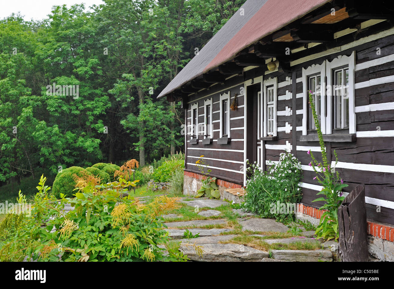 Countryside cottage hi-res stock photography and images - Alamy