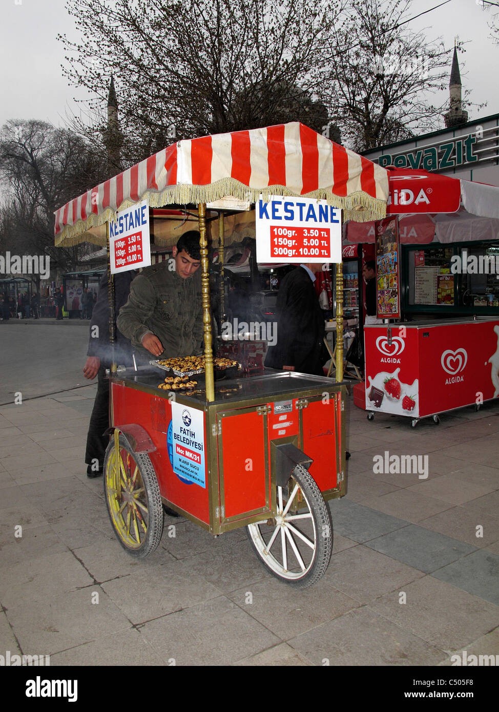Old street vendor hi-res stock photography and images - Alamy