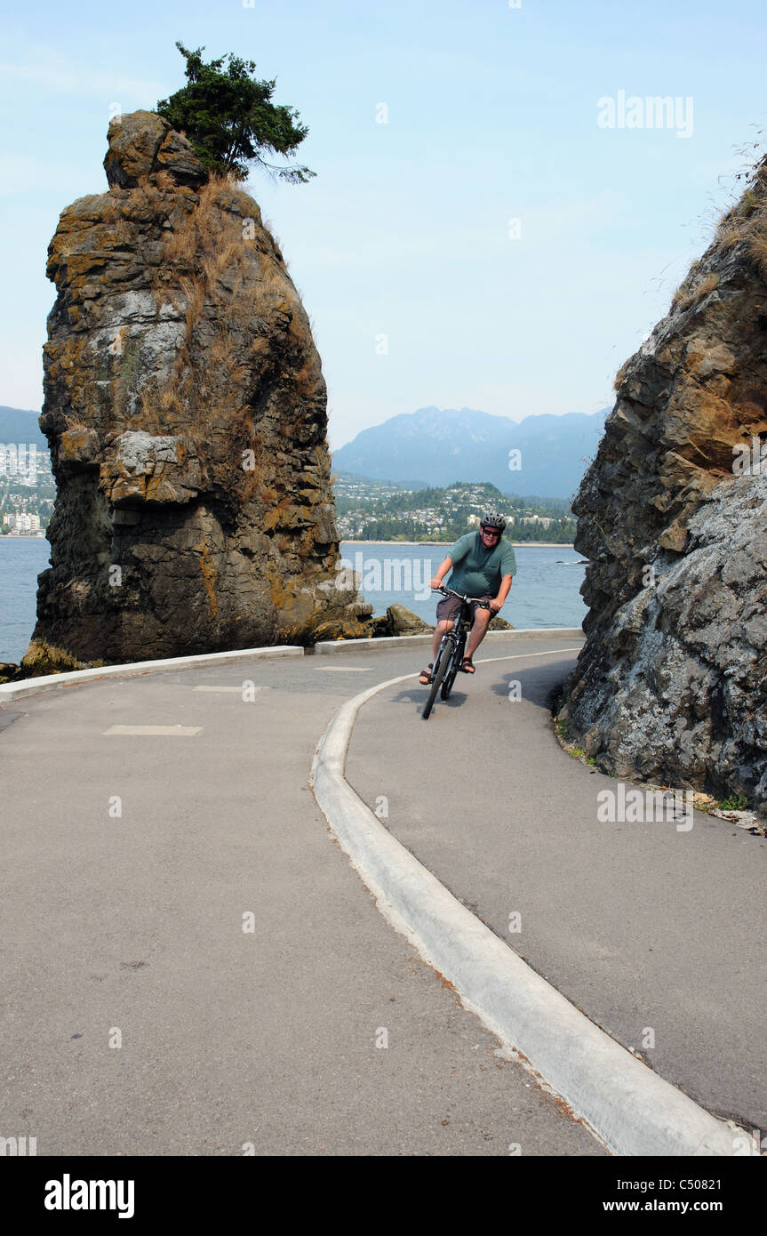 Cyclists on the Vancouver Sea Wall, Vancouver, Canada Stock Photo - Alamy