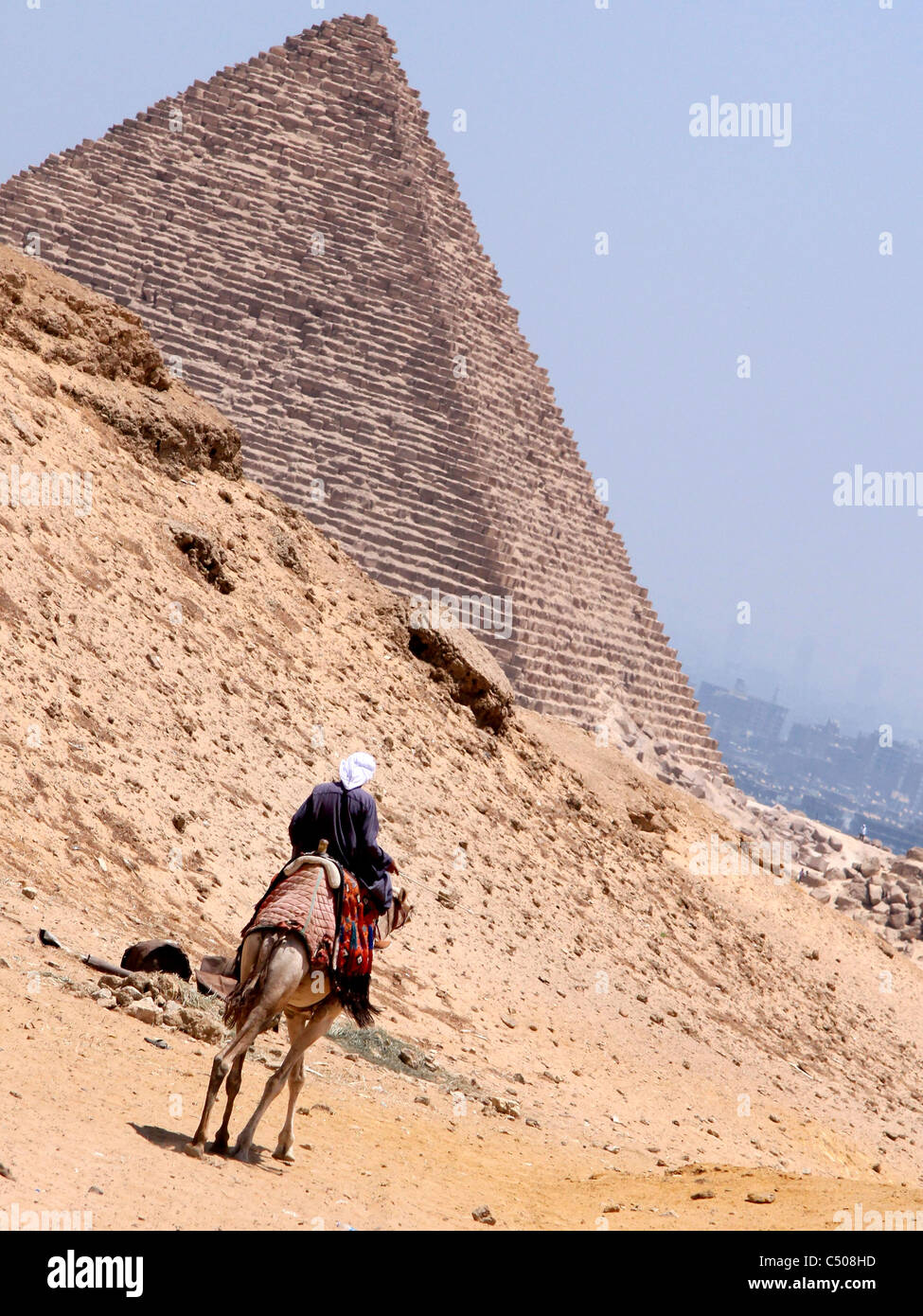 Camel desert sky pyramid hi-res stock photography and images - Alamy
