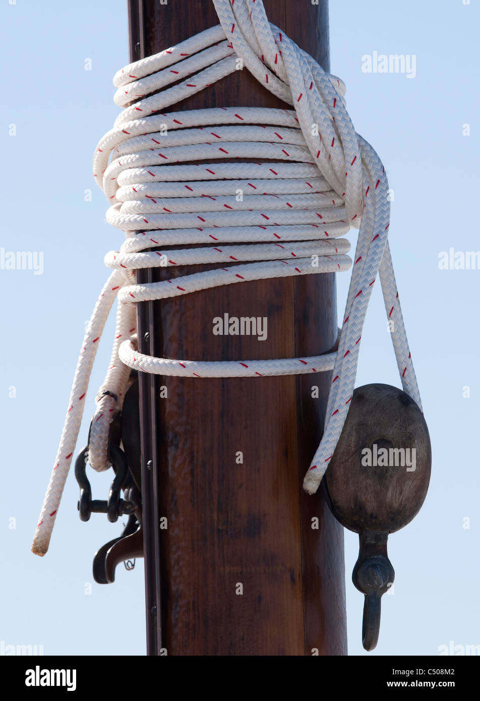 Block and tackle hi-res stock photography and images - Alamy