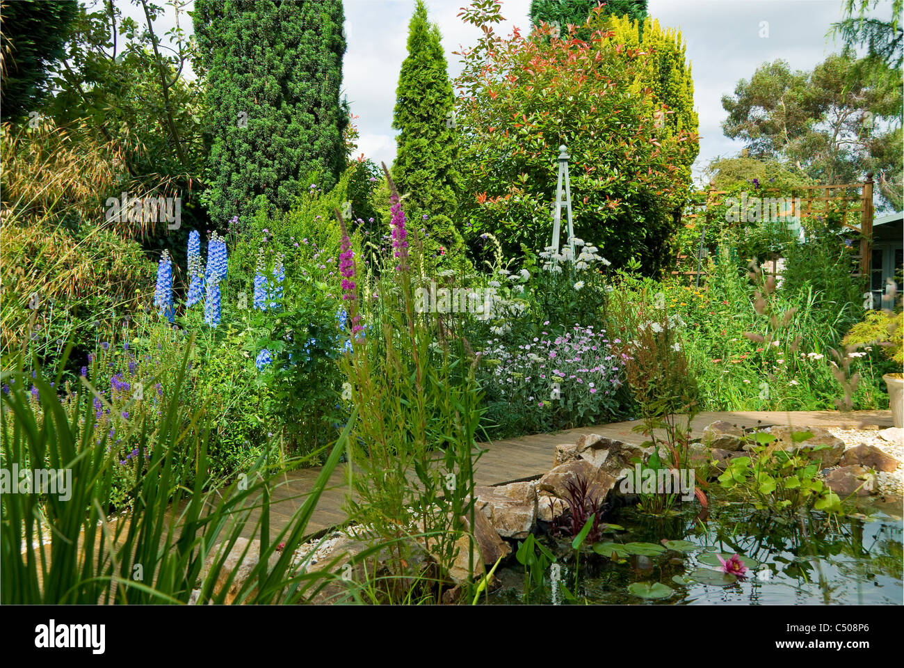 A summer border in an English garden Stock Photo - Alamy
