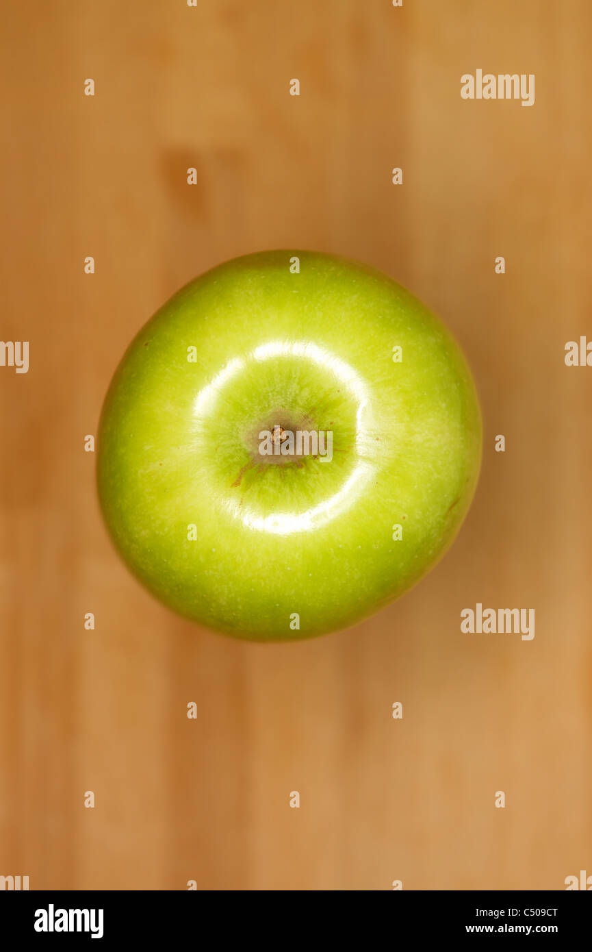 Green apples on a wooden bench Stock Photo - Alamy