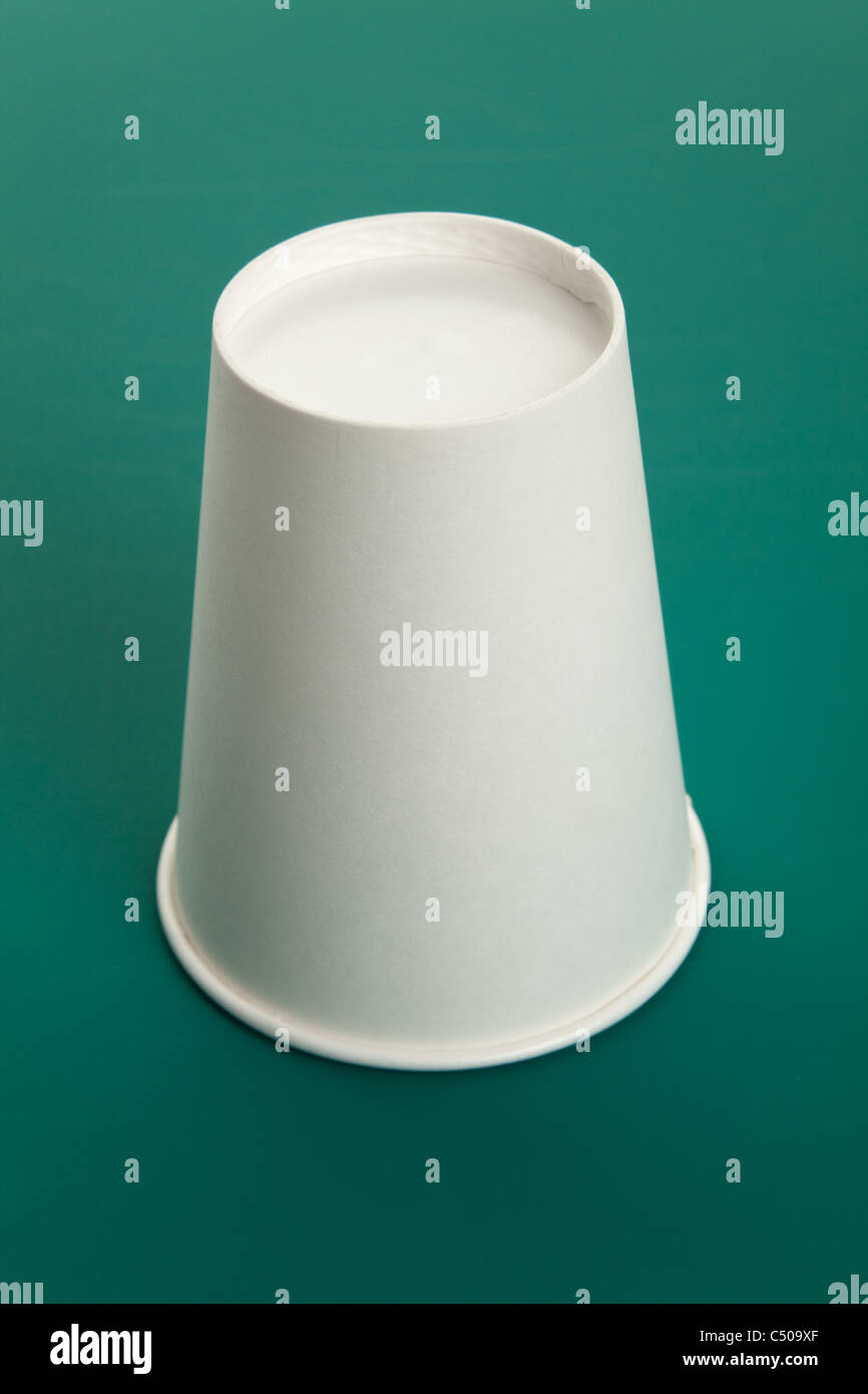 Shell game hi-res stock photography and images - Alamy