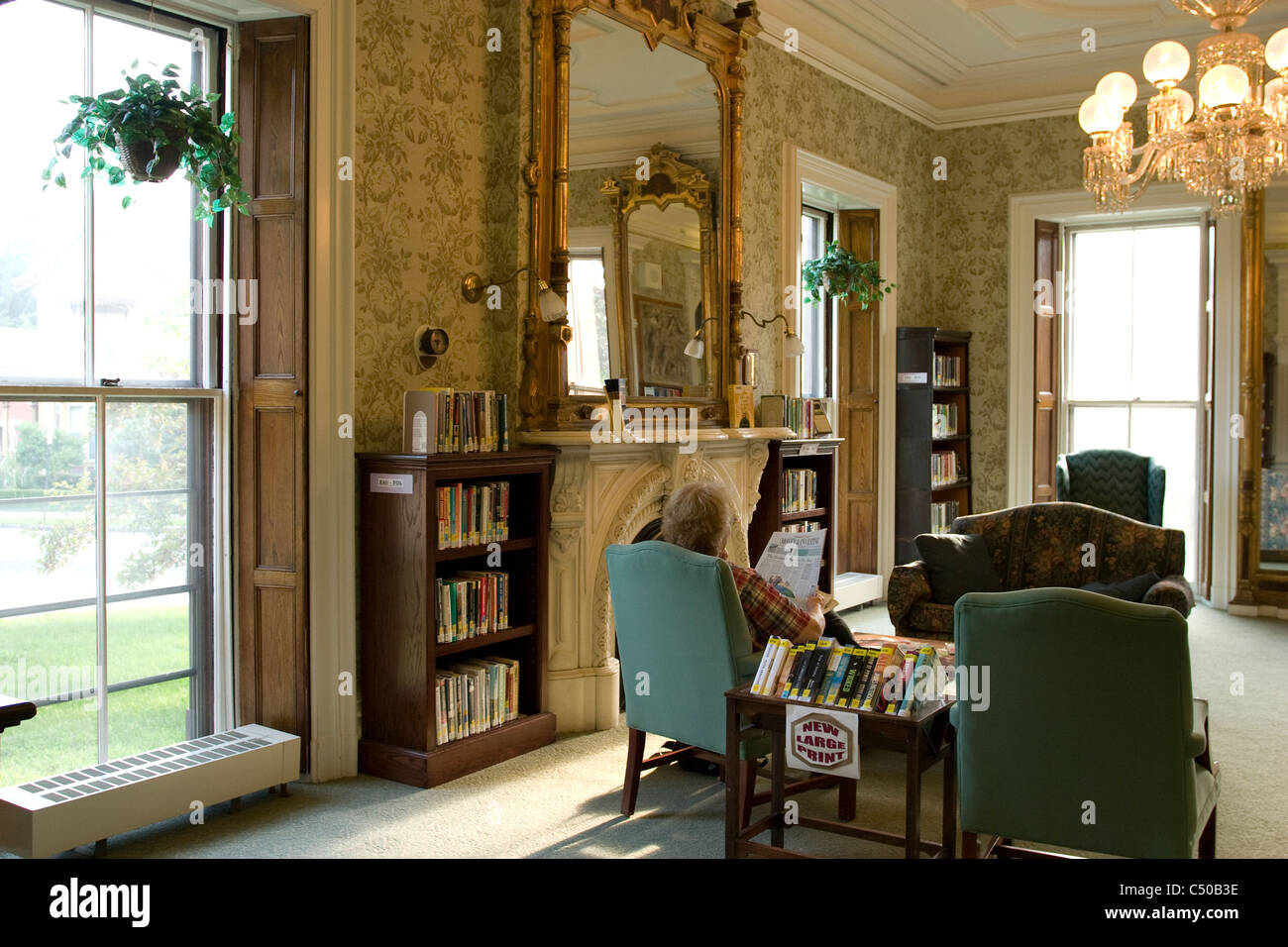 Large print books in a public library hi-res stock photography and ...