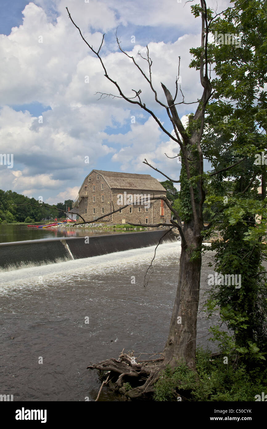 Edge of a waterfall hi-res stock photography and images - Alamy
