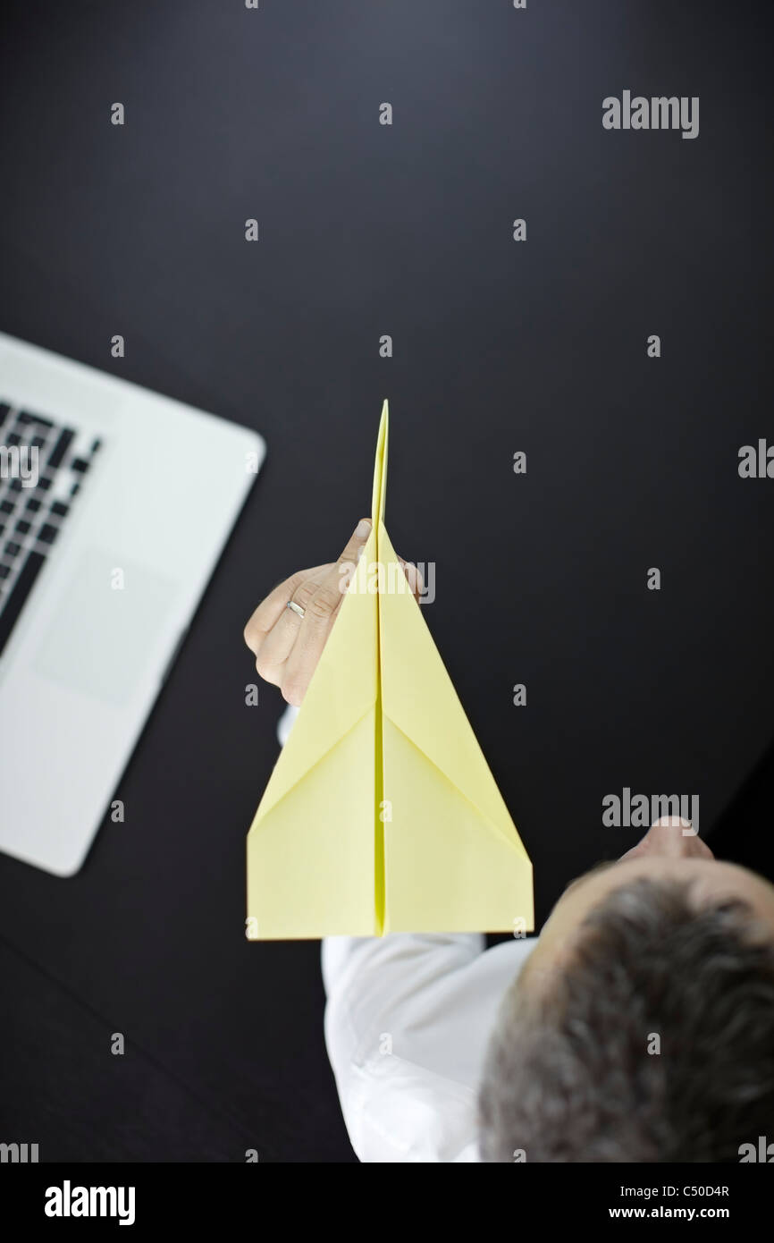 Flying paper hi-res stock photography and images - Alamy