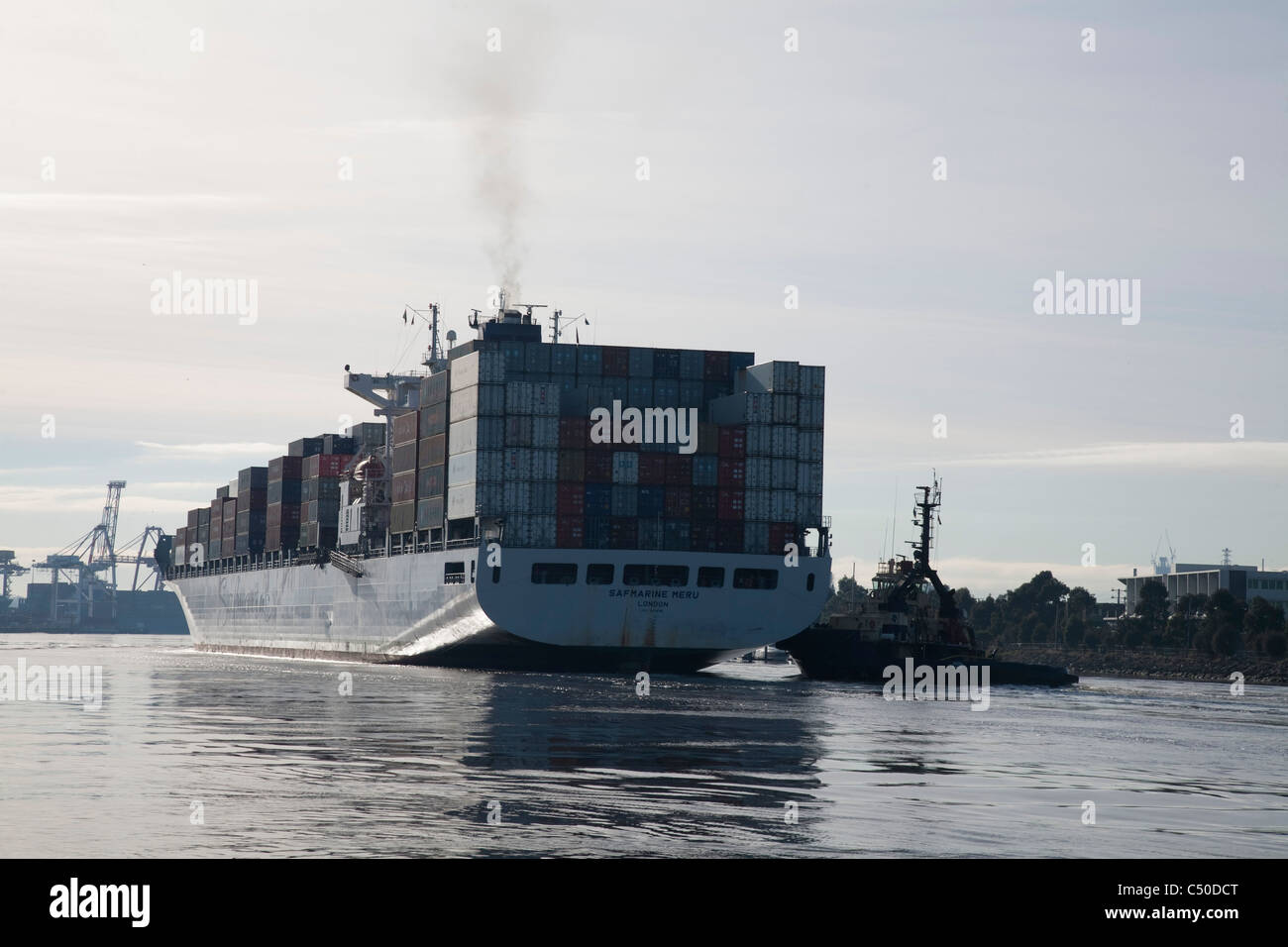 Safmarine Meru Container Ship arriving on the Yarra River Melbourne ...