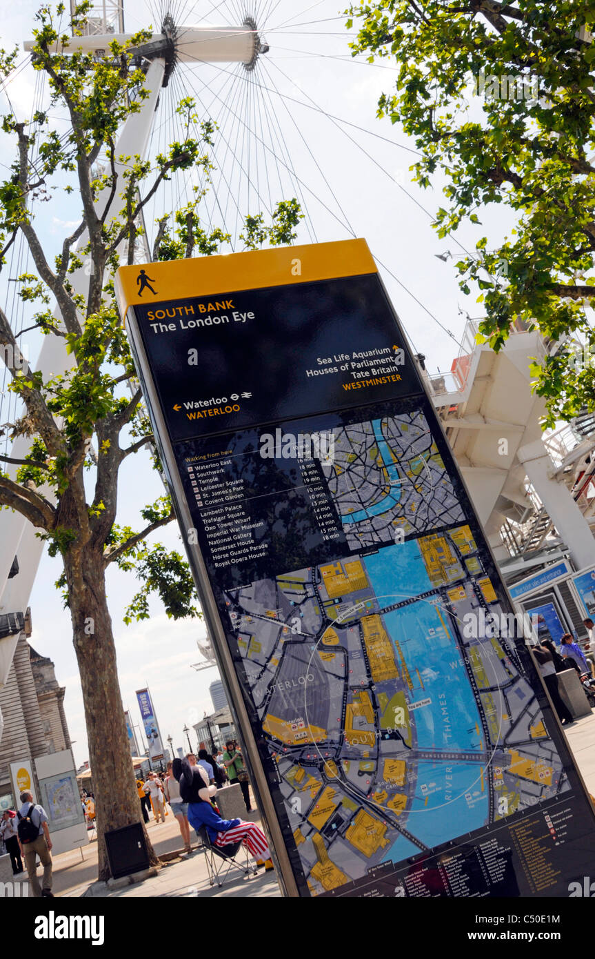 Wayfinding signage hi-res stock photography and images - Alamy