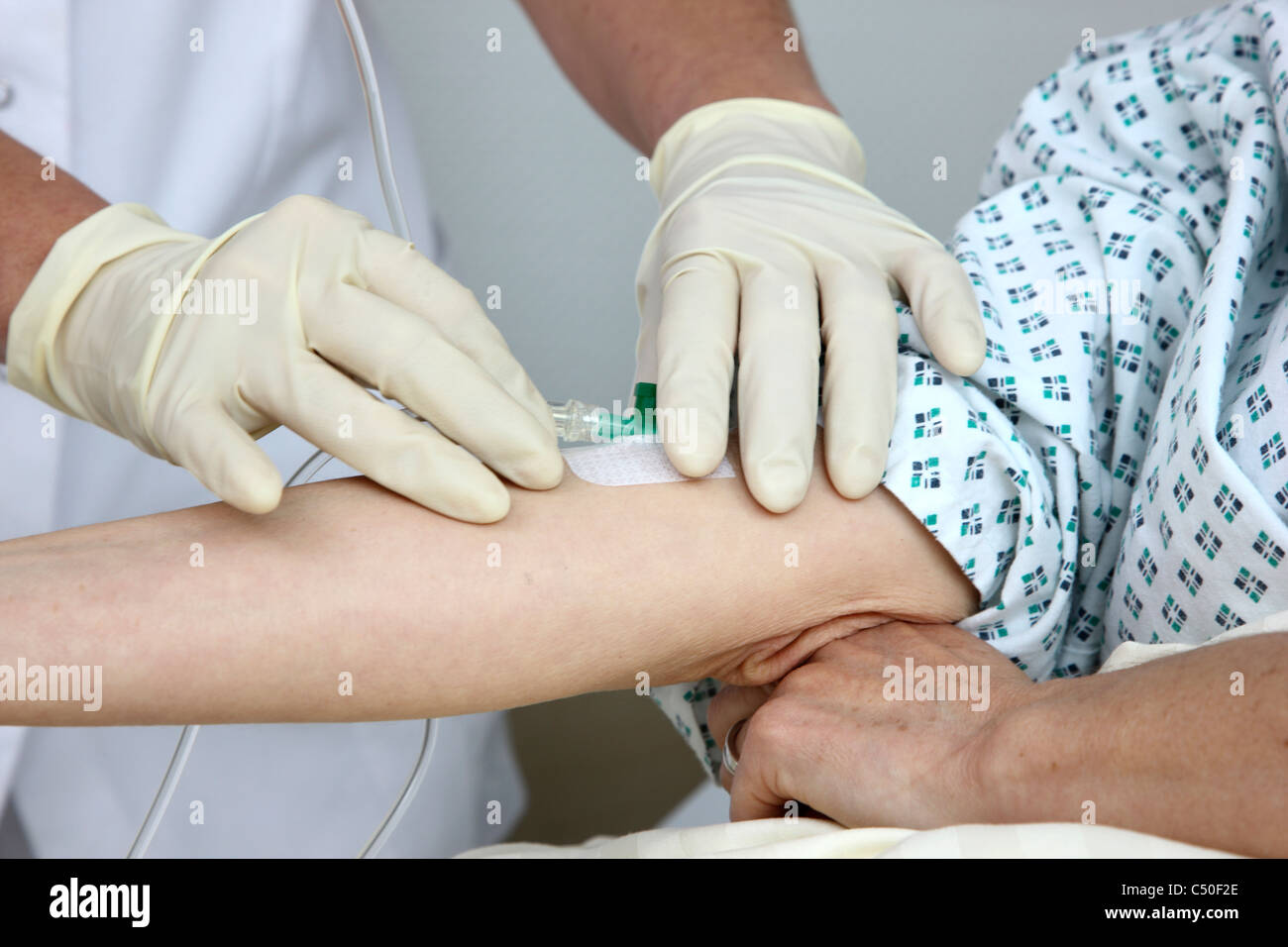 Hospital. Female patient getting an infusion Stock Photo - Alamy