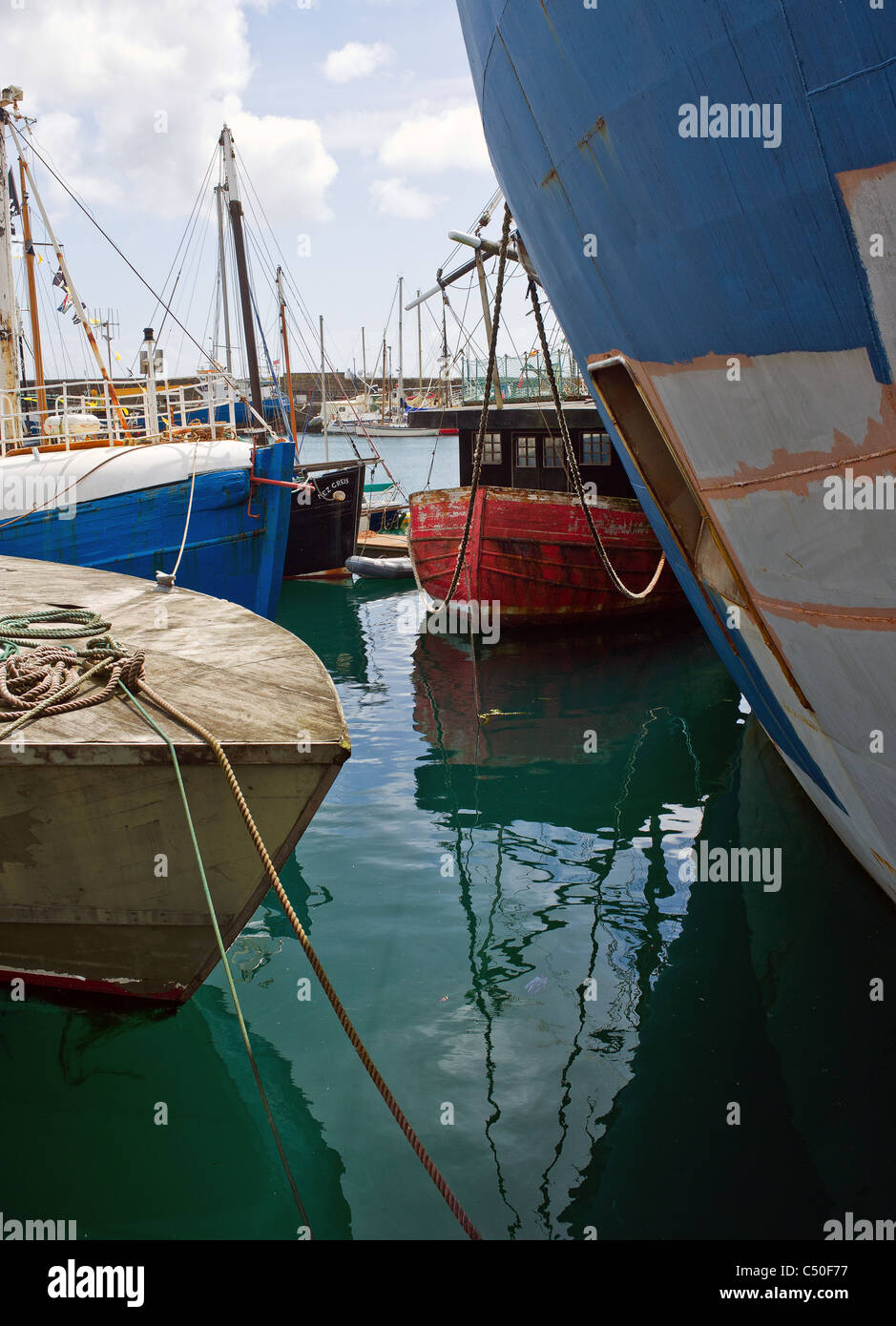 Crowded docks hi-res stock photography and images - Alamy
