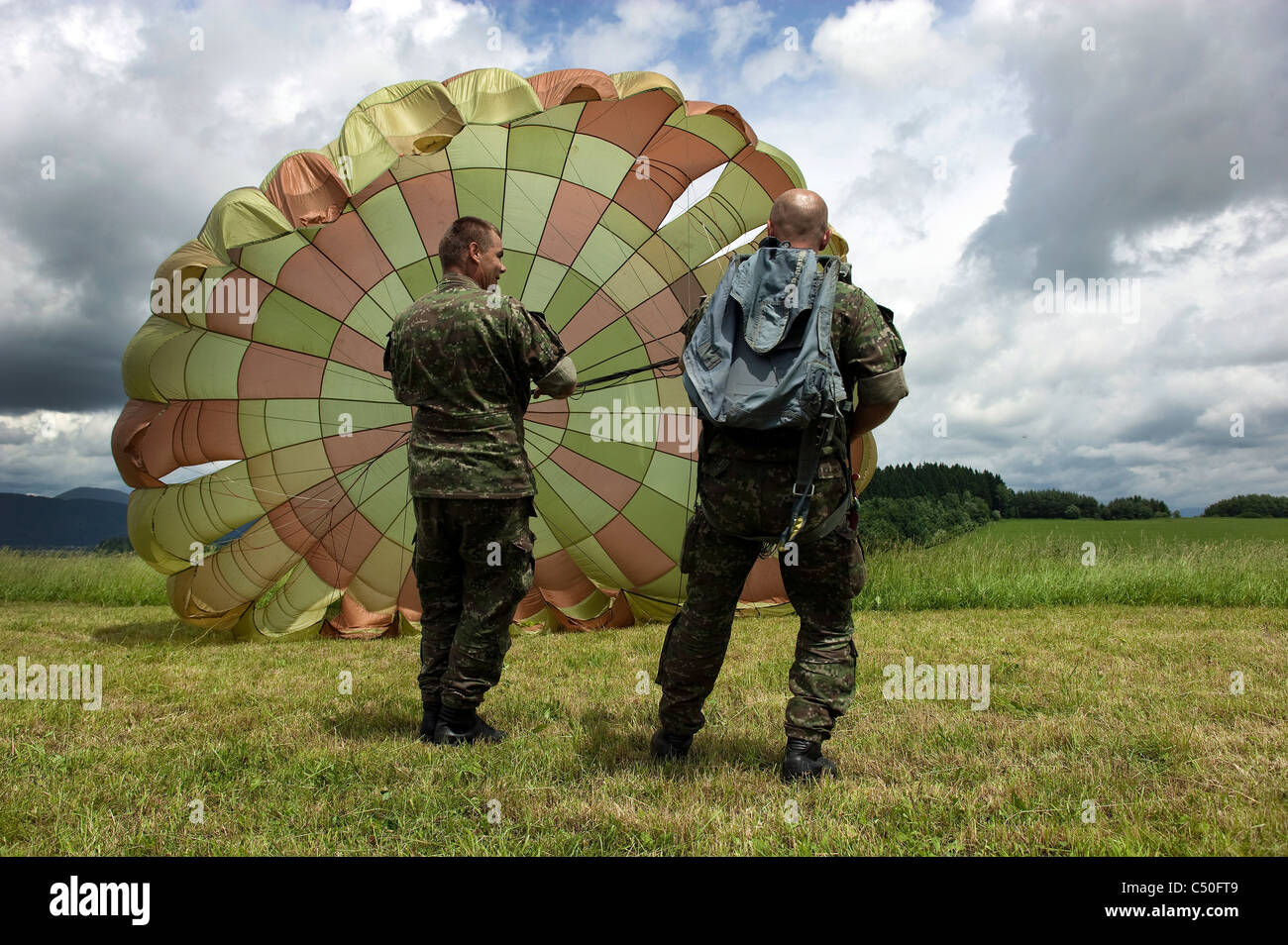 Paras demonstrating parachute display Stock Photo - Alamy