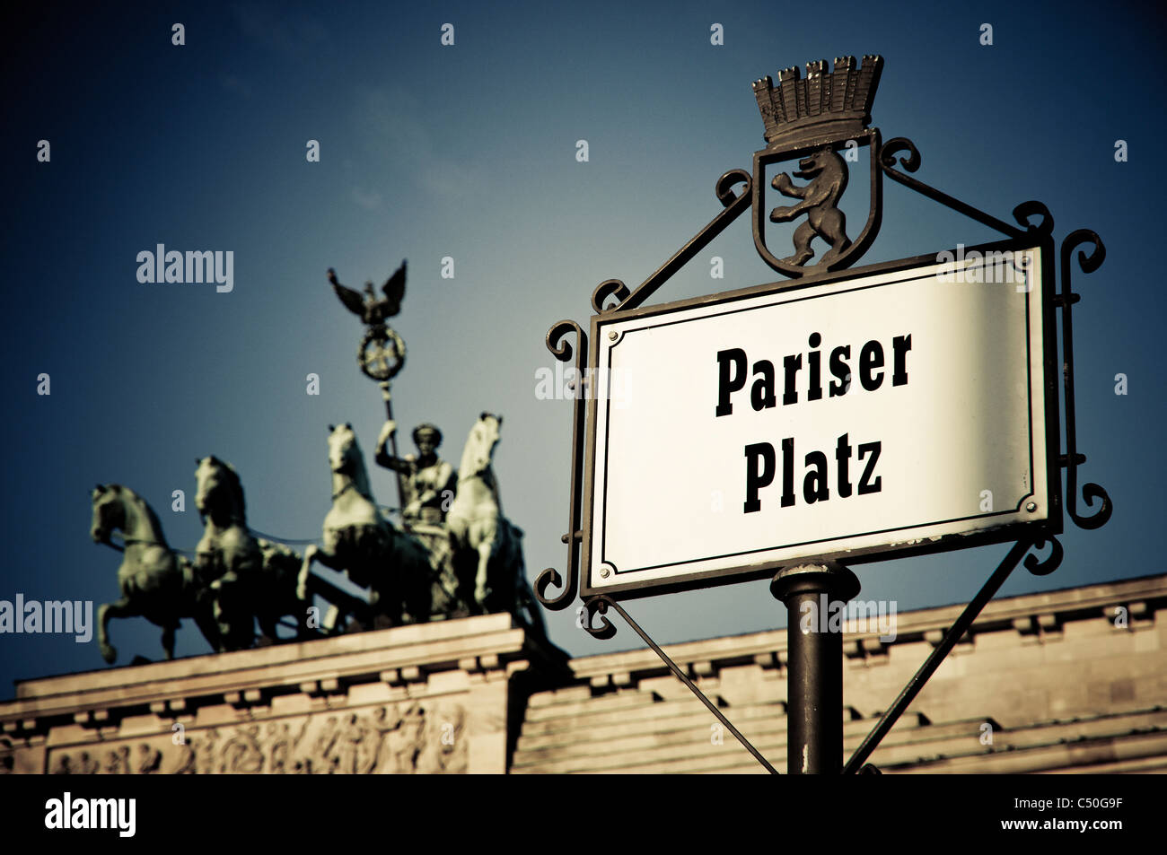 Pariser platz square hi-res stock photography and images - Alamy