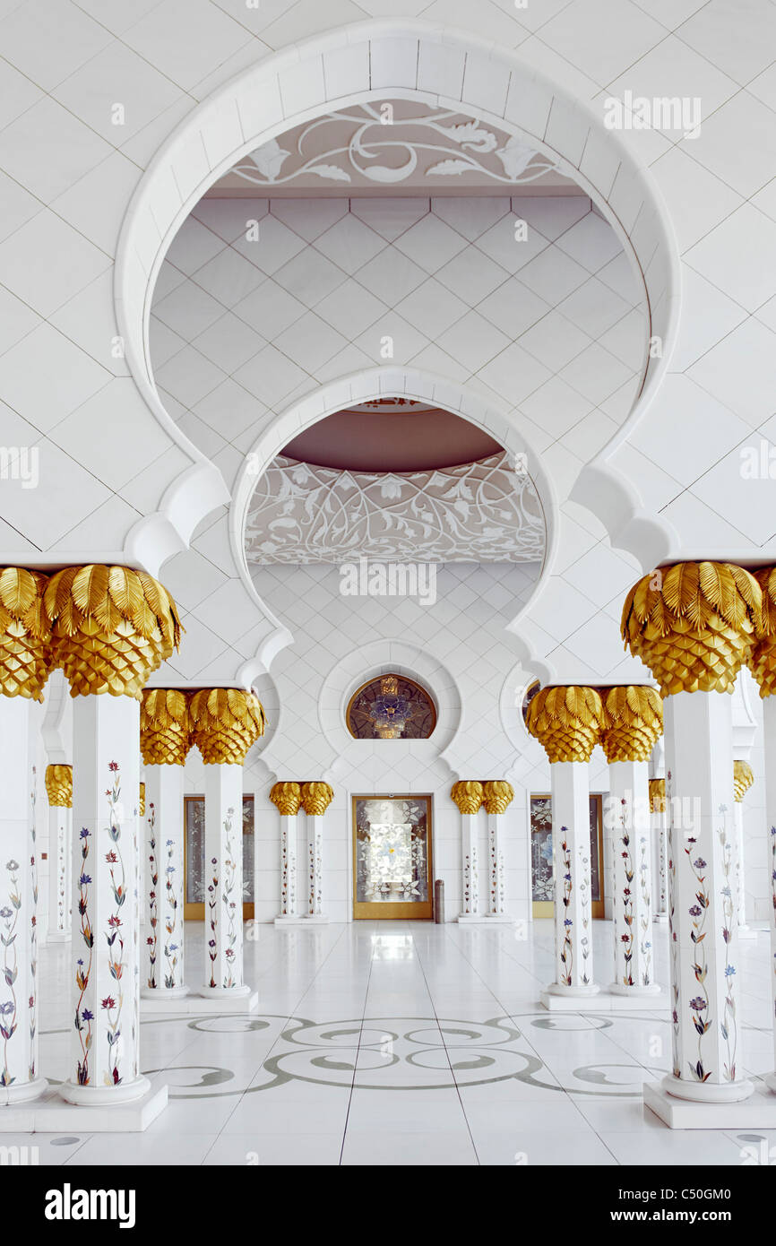 Colonnade, inner courtyard, Sheikh Zayed Grand Mosque, the third ...