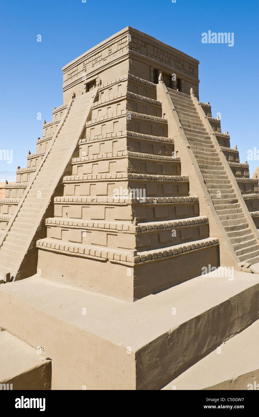 Aztec pyramid hi-res stock photography and images - Alamy