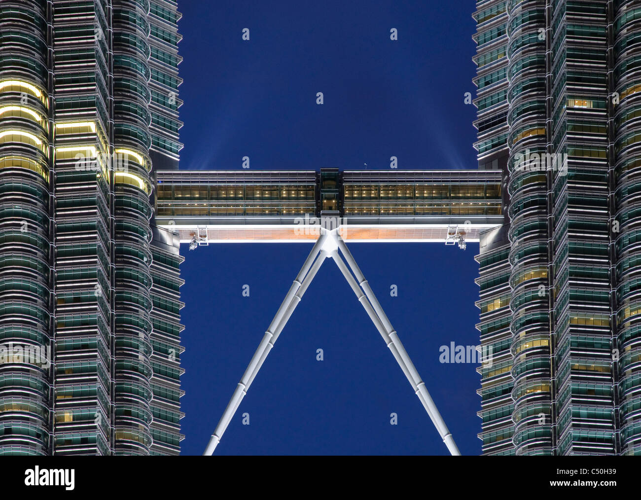 Skybridge of Petronas Twin Towers illuminated at night, Kuala Lumpur ...