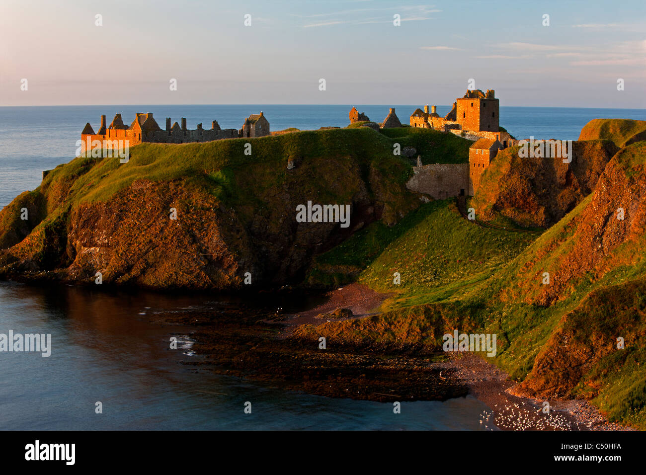 Dunnottar castle ruin hi-res stock photography and images - Alamy