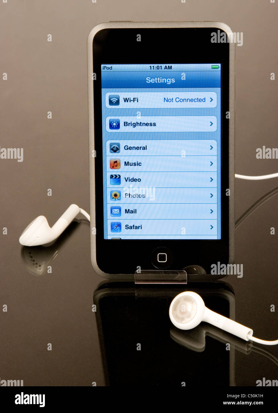 Apple ipod touch hi-res stock photography and images - Alamy