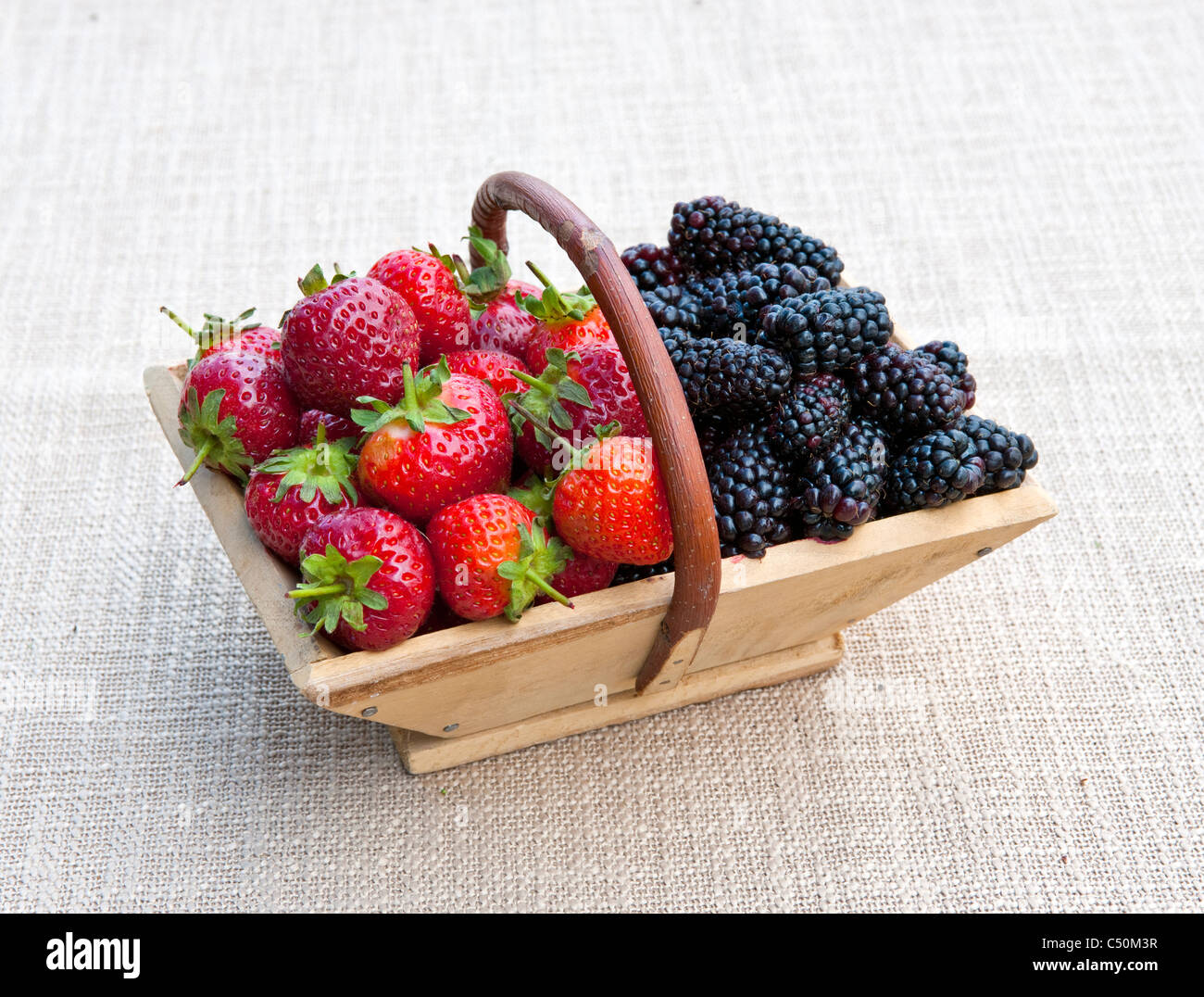 Fruit punnet hi-res stock photography and images - Alamy