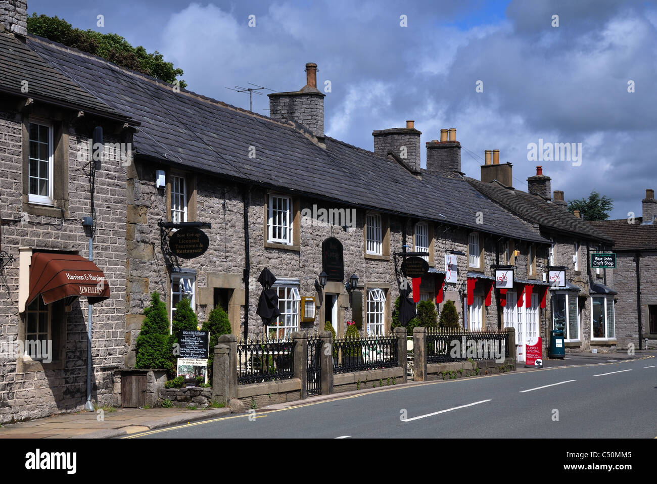 Castleton derbyshire village hi-res stock photography and images - Alamy