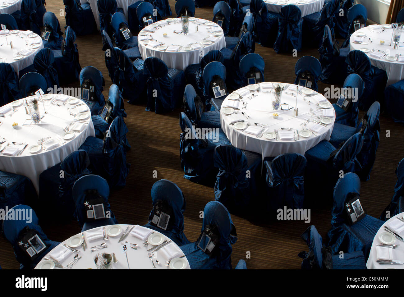 banquet hall table tables arrangement white blue Stock Photo - Alamy